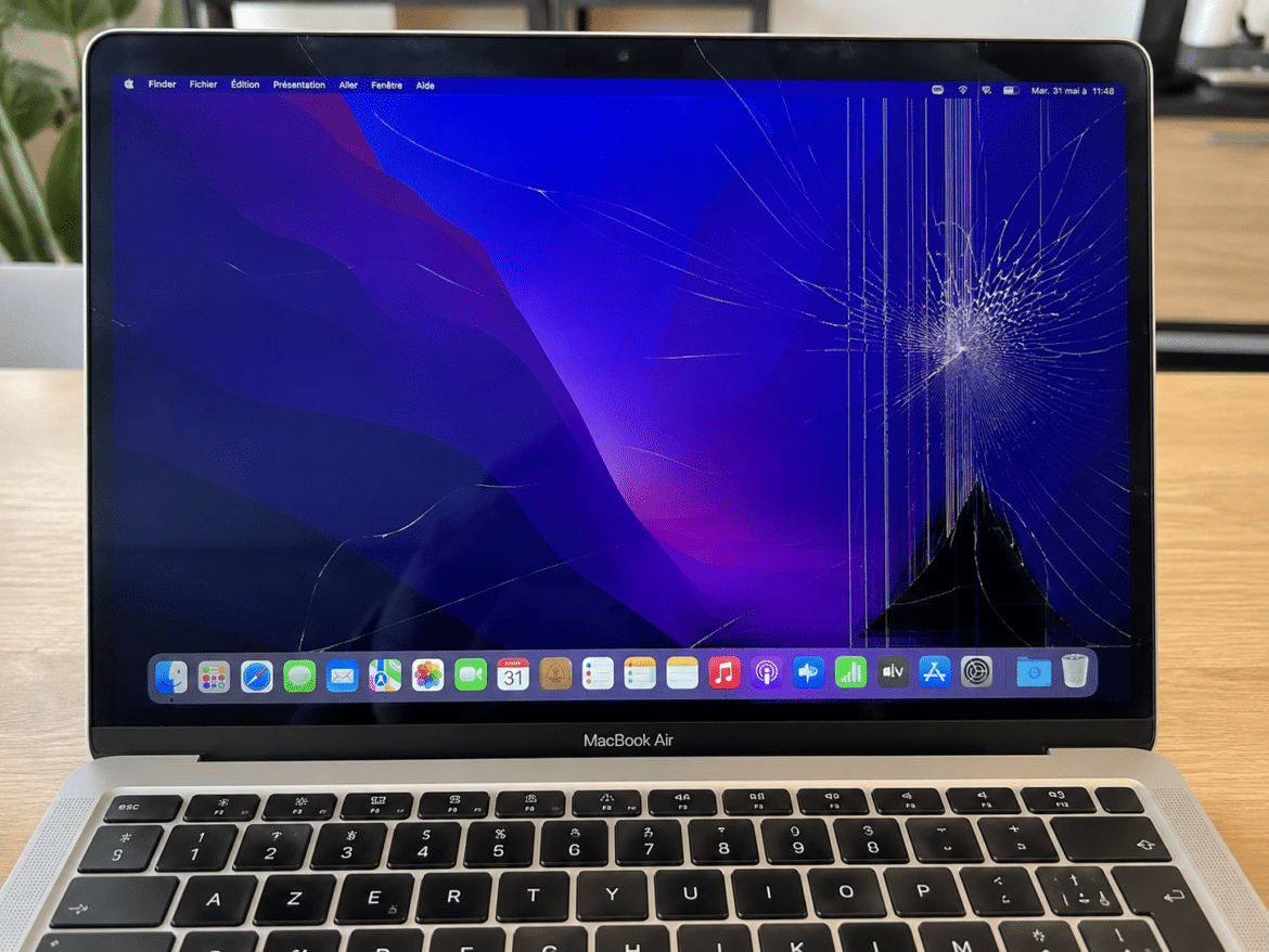 Réparation écran MacBook Air M2 | Diagnostic rapide Cyber-Jay
